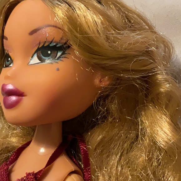 Bratz | Toys | Bratz Step Out Yasmin Doll | Poshmark